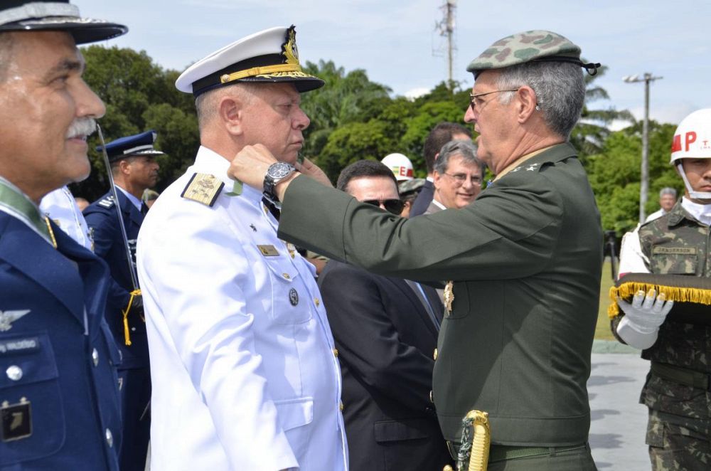 Comandante do 9º Distrito Naval é condecorado durante cerimônia do Dia ...